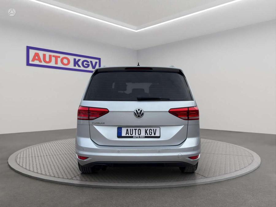 Grey Volkswagen Touran 2017 in Klaipeda, with an engine capacity of 1.80 L and mileage of 298 thousand km for 11999 €, photo 5 on AUTOMOTO.COM.LV