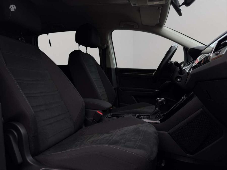 Grey Volkswagen Touran 2017 in Klaipeda, with an engine capacity of 1.80 L and mileage of 298 thousand km for 11999 €, photo 9 on AUTOMOTO.COM.LV