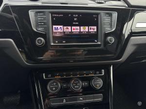 Grey Volkswagen Touran 2017 in Klaipeda, with an engine capacity of 1.80 L and mileage of 298 thousand km for 11999 €, photo 17 on AUTOMOTO.COM.LV