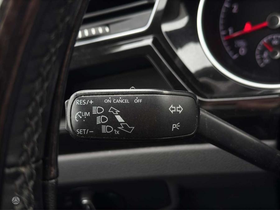 Grey Volkswagen Touran 2017 in Klaipeda, with an engine capacity of 1.80 L and mileage of 298 thousand km for 11999 €, photo 19 on AUTOMOTO.COM.LV
