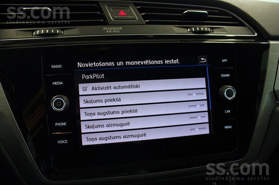 Pelēks Volkswagen Touran 2017 Rīga, ar dzinēja tilpumu 1.40 L un nobraukumu 175 tūkst. km par 14700 €, foto 15 vietnē AUTOMOTO.COM.LV