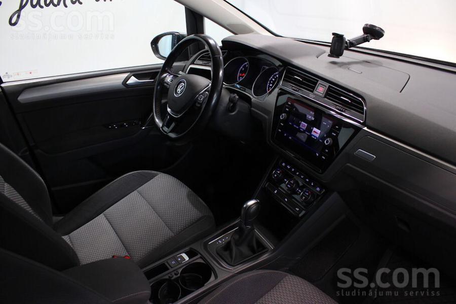 Pelēks Volkswagen Touran 2017 Rīga, ar dzinēja tilpumu 1.40 L un nobraukumu 175 tūkst. km par 14700 €, foto 20 vietnē AUTOMOTO.COM.LV