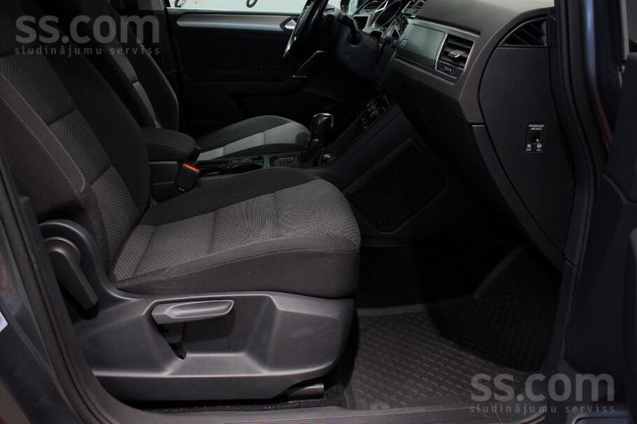 Pelēks Volkswagen Touran 2017 Rīga, ar dzinēja tilpumu 1.40 L un nobraukumu 175 tūkst. km par 14700 €, foto 21 vietnē AUTOMOTO.COM.LV