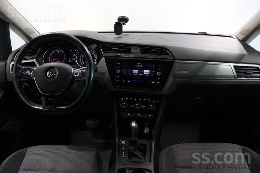 Pelēks Volkswagen Touran 2017 Rīga, ar dzinēja tilpumu 1.40 L un nobraukumu 175 tūkst. km par 14700 €, foto 30 vietnē AUTOMOTO.COM.LV