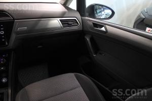 Pelēks Volkswagen Touran 2017 Rīga, ar dzinēja tilpumu 1.40 L un nobraukumu 175 tūkst. km par 14700 €, foto 31 vietnē AUTOMOTO.COM.LV