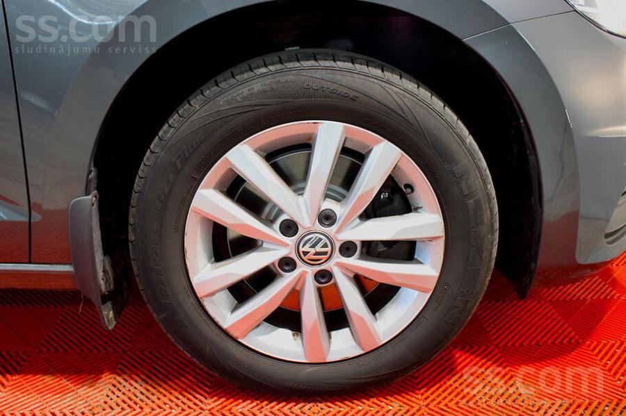 Pelēks Volkswagen Touran 2017 Rīga, ar dzinēja tilpumu 1.40 L un nobraukumu 175 tūkst. km par 14700 €, foto 34 vietnē AUTOMOTO.COM.LV