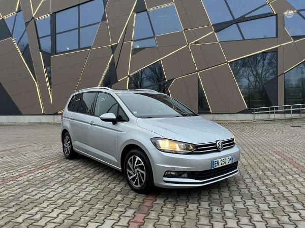 Grey Volkswagen Touran 2018 in Siauliai, with an engine capacity of 1.97 L and mileage of 304 thousand km for 8900 €, photo 1 on AUTOMOTO.COM.LV