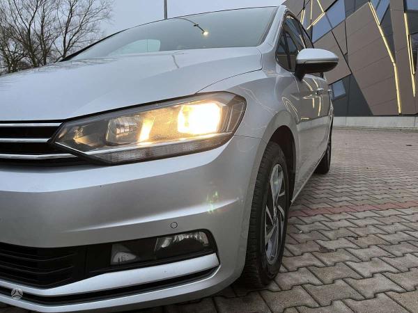 Pelēks Volkswagen Touran 2018 Šauļi, ar dzinēja tilpumu 1.97 L un nobraukumu 304 tūkst. km par 8900 €, foto 4 vietnē AUTOMOTO.COM.LV
