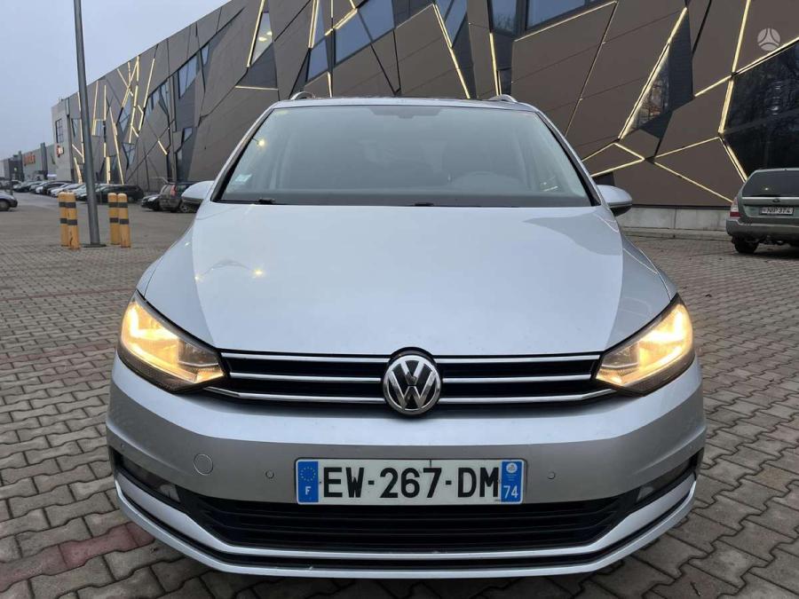 Pelēks Volkswagen Touran 2018 Šauļi, ar dzinēja tilpumu 1.97 L un nobraukumu 304 tūkst. km par 8900 €, foto 5 vietnē AUTOMOTO.COM.LV