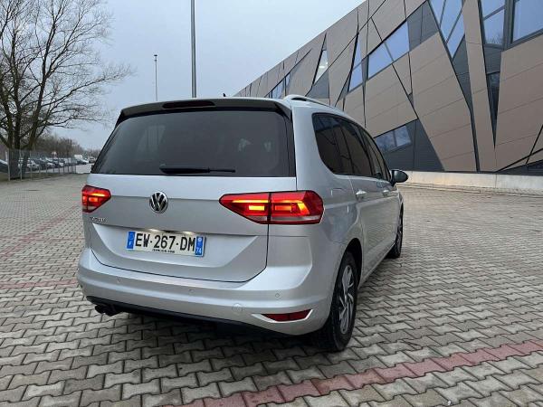 Pelēks Volkswagen Touran 2018 Šauļi, ar dzinēja tilpumu 1.97 L un nobraukumu 304 tūkst. km par 8900 €, foto 8 vietnē AUTOMOTO.COM.LV