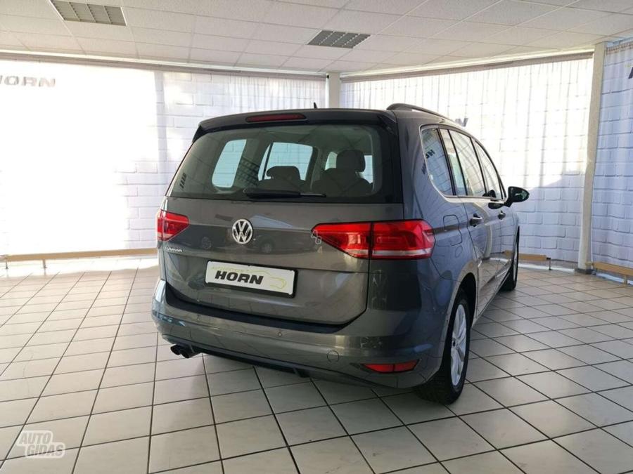 Pelēks Volkswagen Touran 2018 Kauņa, ar dzinēja tilpumu 0.00 L un nobraukumu 60 tūkst. km par 25480 €, foto 6 vietnē AUTOMOTO.COM.LV