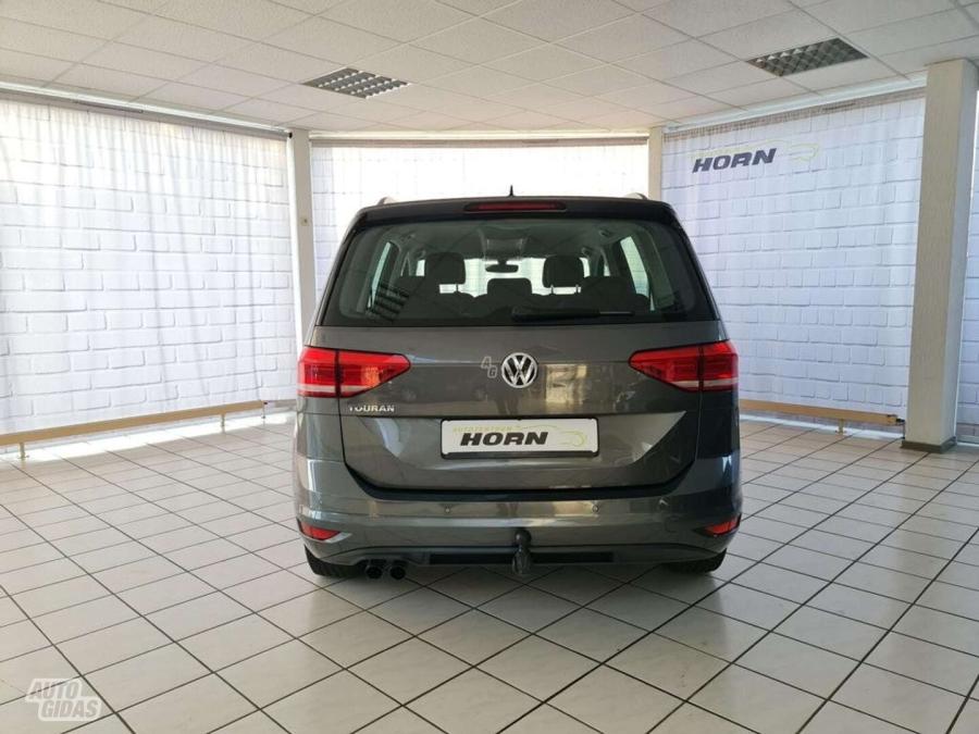 Pelēks Volkswagen Touran 2018 Kauņa, ar dzinēja tilpumu 0.00 L un nobraukumu 60 tūkst. km par 25480 €, foto 9 vietnē AUTOMOTO.COM.LV