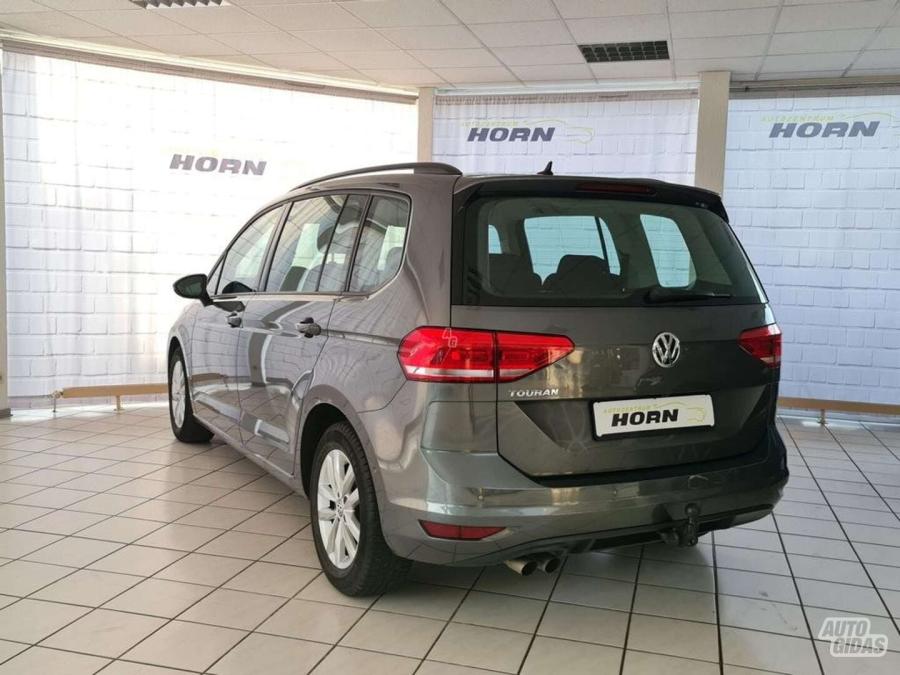Pelēks Volkswagen Touran 2018 Kauņa, ar dzinēja tilpumu 0.00 L un nobraukumu 60 tūkst. km par 25480 €, foto 10 vietnē AUTOMOTO.COM.LV