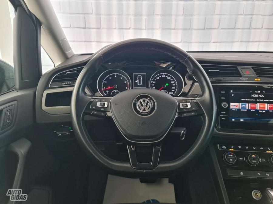 Pelēks Volkswagen Touran 2018 Kauņa, ar dzinēja tilpumu 0.00 L un nobraukumu 60 tūkst. km par 25480 €, foto 14 vietnē AUTOMOTO.COM.LV