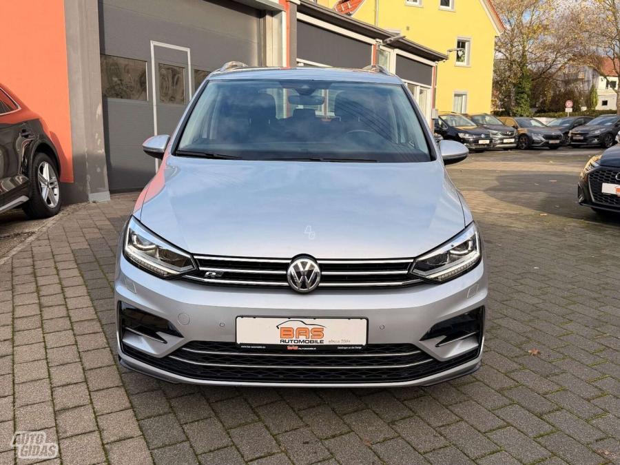 Grey Volkswagen Touran 2018 in Kaunas, with an engine capacity of 1.40 L and mileage of 61 thousand km for 25068 €, photo 2 on AUTOMOTO.COM.LV