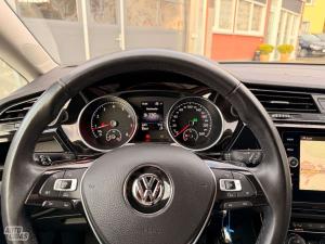 Grey Volkswagen Touran 2018 in Kaunas, with an engine capacity of 1.40 L and mileage of 61 thousand km for 25068 €, photo 14 on AUTOMOTO.COM.LV