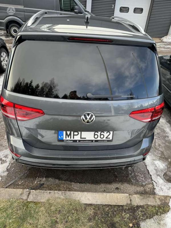 Grey Volkswagen Touran 2018 in Vilnius, with an engine capacity of 1.60 L and mileage of 240 thousand km for 15500 €, photo 9 on AUTOMOTO.COM.LV