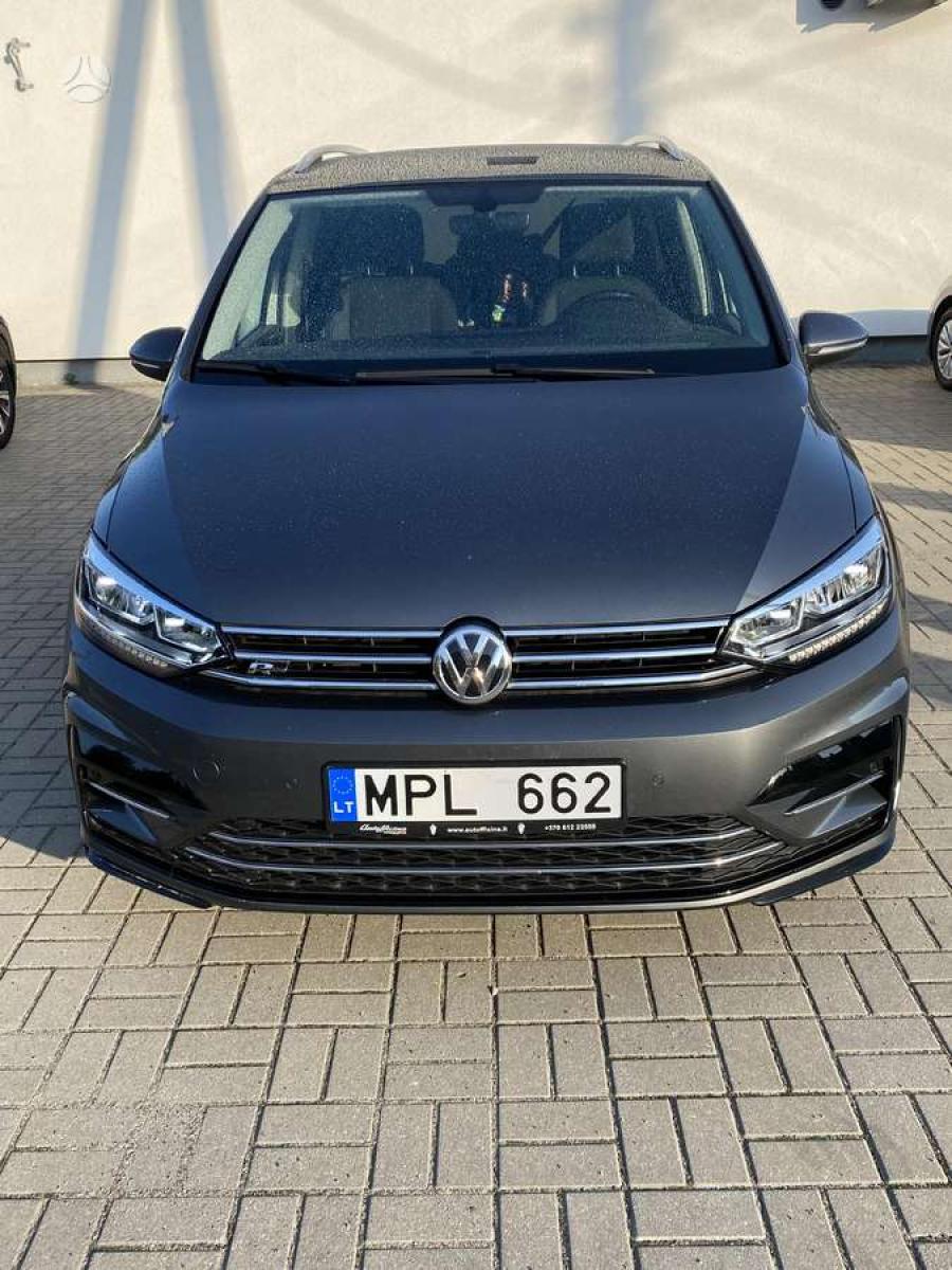 Grey Volkswagen Touran 2018 in Vilnius, with an engine capacity of 1.60 L and mileage of 240 thousand km for 15500 €, photo 11 on AUTOMOTO.COM.LV