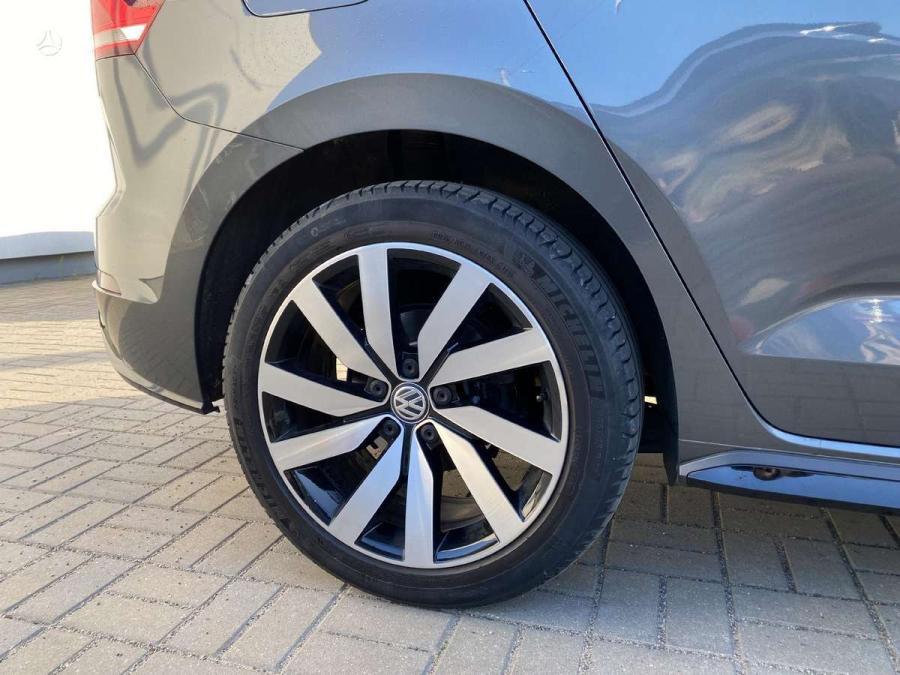 Grey Volkswagen Touran 2018 in Vilnius, with an engine capacity of 1.60 L and mileage of 240 thousand km for 15500 €, photo 12 on AUTOMOTO.COM.LV