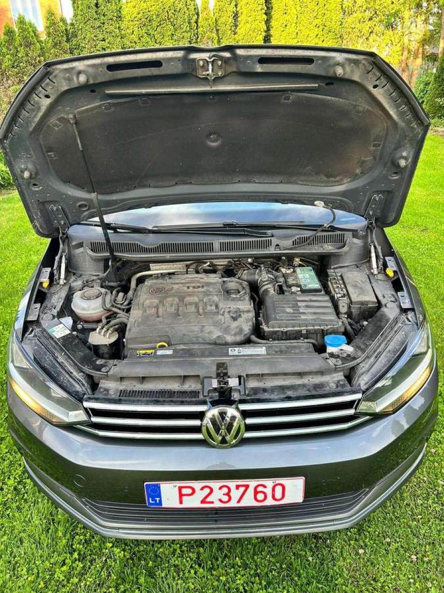 Pelēks Volkswagen Touran 2018 Biržai, ar dzinēja tilpumu 1.60 L un nobraukumu 153 tūkst. km par 12000 €, foto 10 vietnē AUTOMOTO.COM.LV