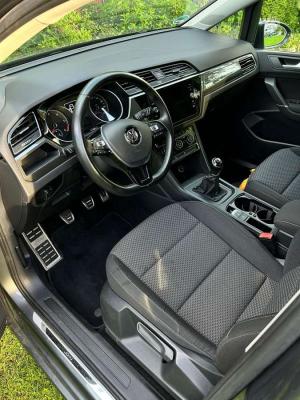 Pelēks Volkswagen Touran 2018 Biržai, ar dzinēja tilpumu 1.60 L un nobraukumu 153 tūkst. km par 12000 €, foto 17 vietnē AUTOMOTO.COM.LV