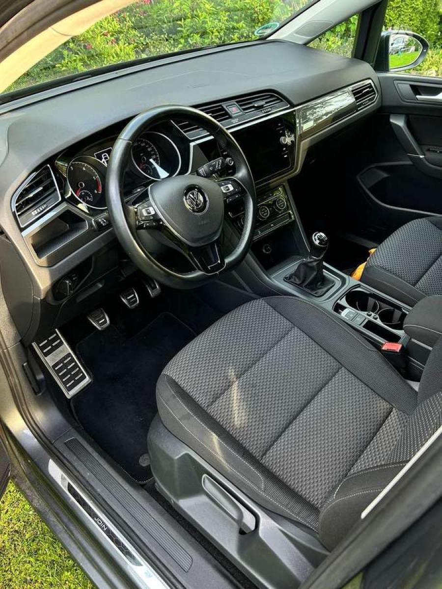 Pelēks Volkswagen Touran 2018 Biržai, ar dzinēja tilpumu 1.60 L un nobraukumu 153 tūkst. km par 12000 €, foto 17 vietnē AUTOMOTO.COM.LV