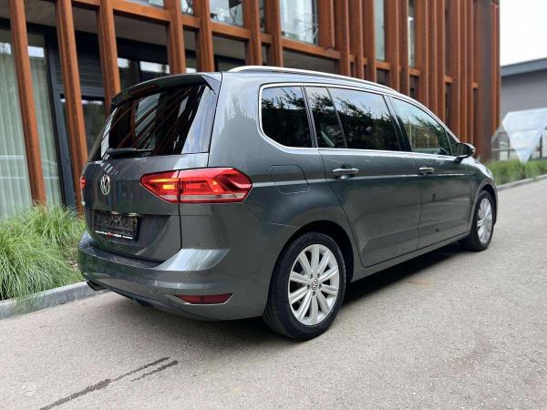 Grey Volkswagen Touran 2018 in Kaunas, with an engine capacity of 1.40 L and mileage of 147 thousand km for 12900 €, photo 8 on AUTOMOTO.COM.LV