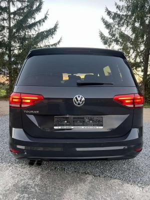 Grey Volkswagen Touran 2018 in Kaunas, with an engine capacity of 1.97 L and mileage of 172 thousand km for 8250 €, photo 3 on AUTOMOTO.COM.LV