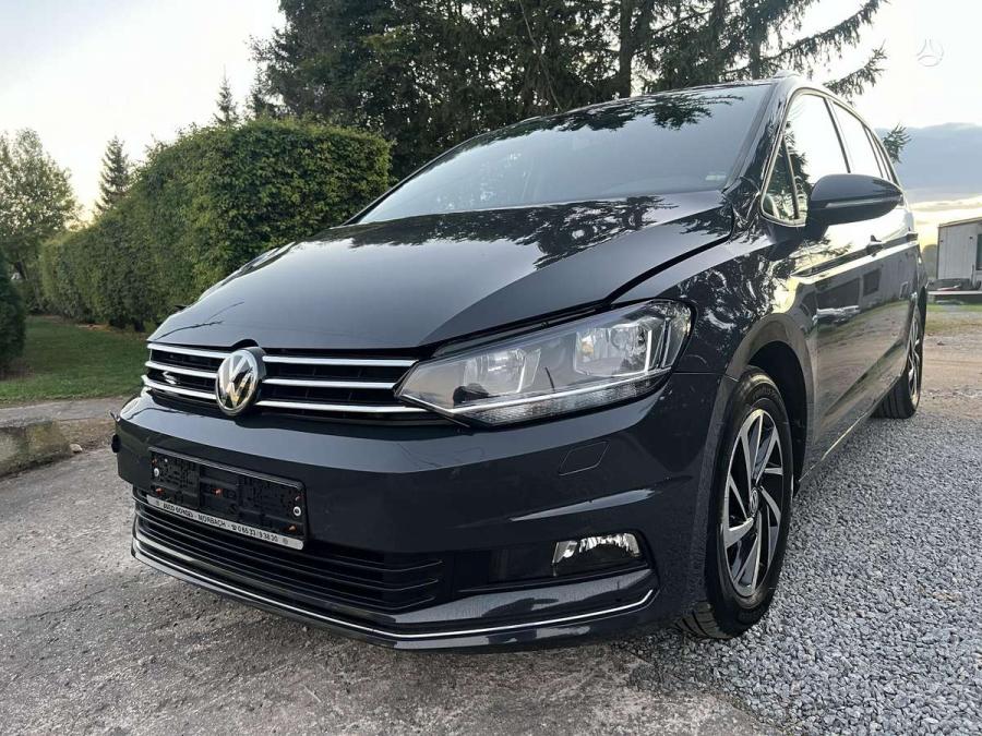 Grey Volkswagen Touran 2018 in Kaunas, with an engine capacity of 1.97 L and mileage of 172 thousand km for 8250 €, photo 8 on AUTOMOTO.COM.LV