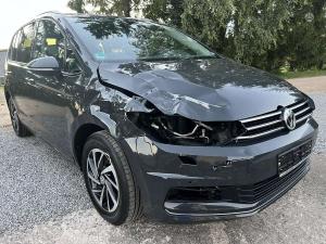 Grey Volkswagen Touran 2018 in Kaunas, with an engine capacity of 1.97 L and mileage of 172 thousand km for 8250 €, photo 9 on AUTOMOTO.COM.LV