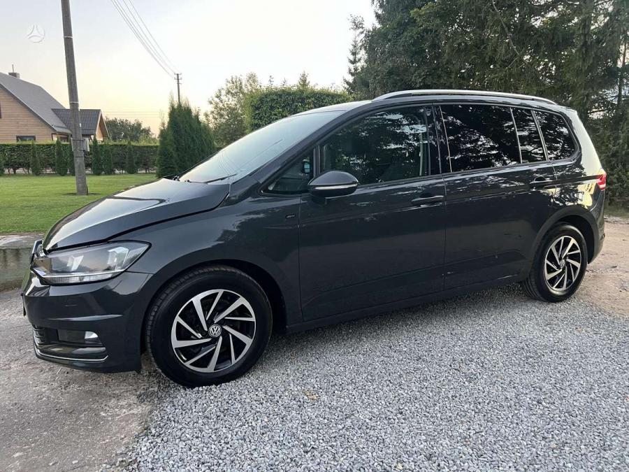 Grey Volkswagen Touran 2018 in Kaunas, with an engine capacity of 1.97 L and mileage of 172 thousand km for 8250 €, photo 12 on AUTOMOTO.COM.LV