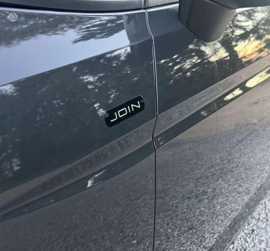 Grey Volkswagen Touran 2018 in Kaunas, with an engine capacity of 1.97 L and mileage of 172 thousand km for 8250 €, photo 13 on AUTOMOTO.COM.LV