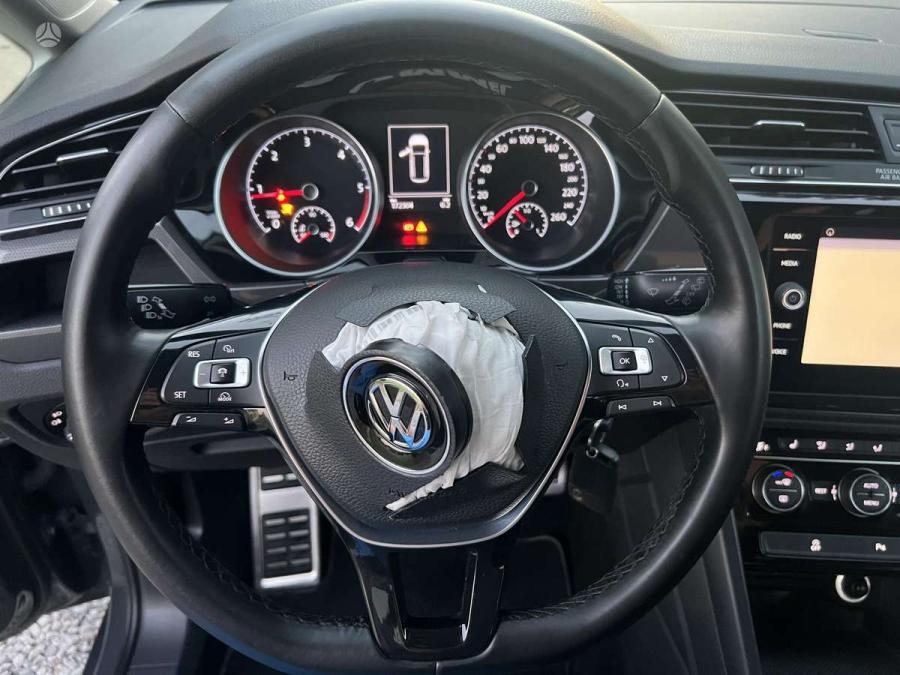 Grey Volkswagen Touran 2018 in Kaunas, with an engine capacity of 1.97 L and mileage of 172 thousand km for 8250 €, photo 24 on AUTOMOTO.COM.LV
