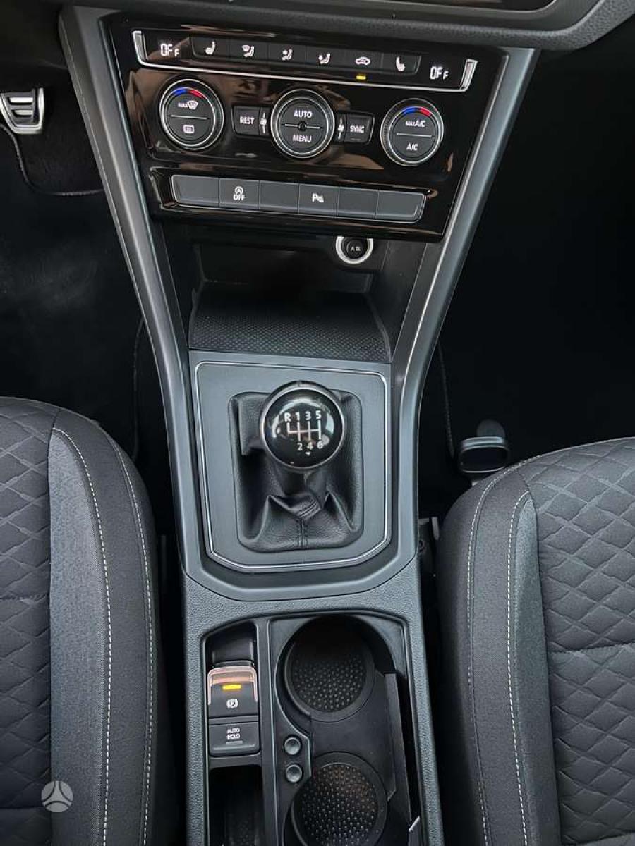 Grey Volkswagen Touran 2018 in Kaunas, with an engine capacity of 1.97 L and mileage of 172 thousand km for 8250 €, photo 27 on AUTOMOTO.COM.LV