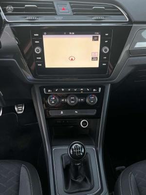 Grey Volkswagen Touran 2018 in Kaunas, with an engine capacity of 1.97 L and mileage of 172 thousand km for 8250 €, photo 28 on AUTOMOTO.COM.LV