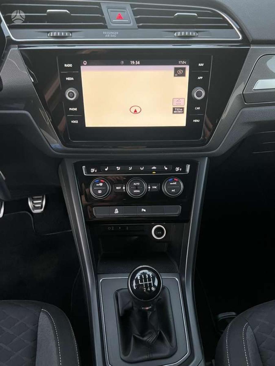 Grey Volkswagen Touran 2018 in Kaunas, with an engine capacity of 1.97 L and mileage of 172 thousand km for 8250 €, photo 28 on AUTOMOTO.COM.LV