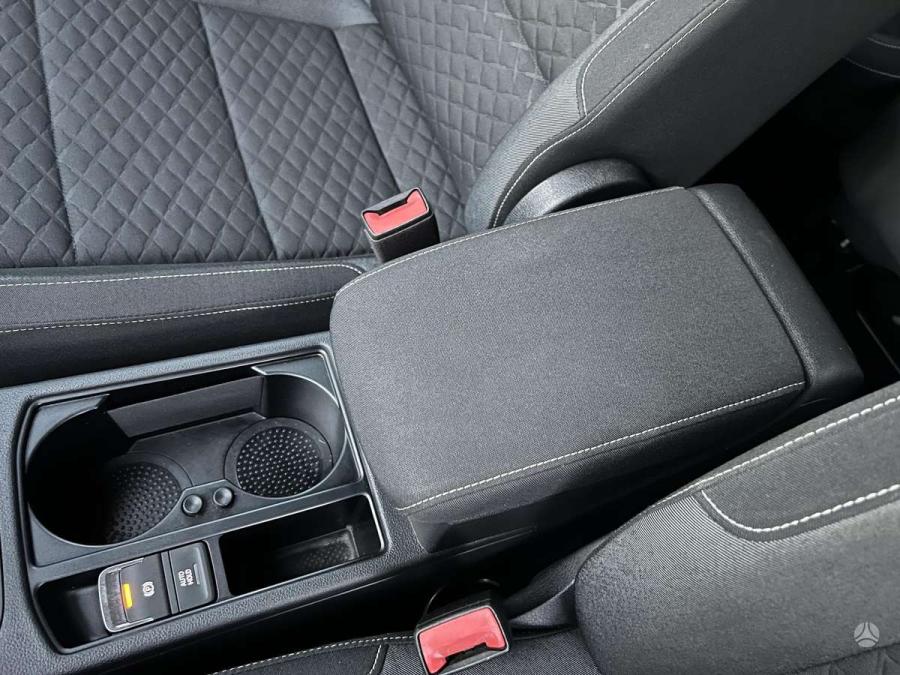 Grey Volkswagen Touran 2018 in Kaunas, with an engine capacity of 1.97 L and mileage of 172 thousand km for 8250 €, photo 33 on AUTOMOTO.COM.LV