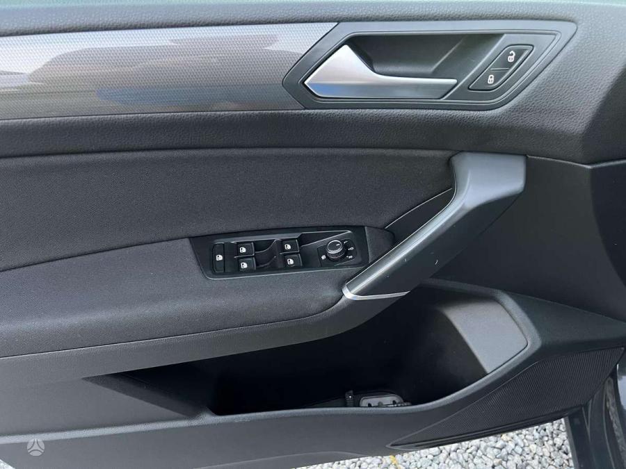 Grey Volkswagen Touran 2018 in Kaunas, with an engine capacity of 1.97 L and mileage of 172 thousand km for 8250 €, photo 39 on AUTOMOTO.COM.LV