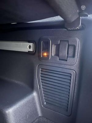 Grey Volkswagen Touran 2018 in Kaunas, with an engine capacity of 1.97 L and mileage of 172 thousand km for 8250 €, photo 40 on AUTOMOTO.COM.LV
