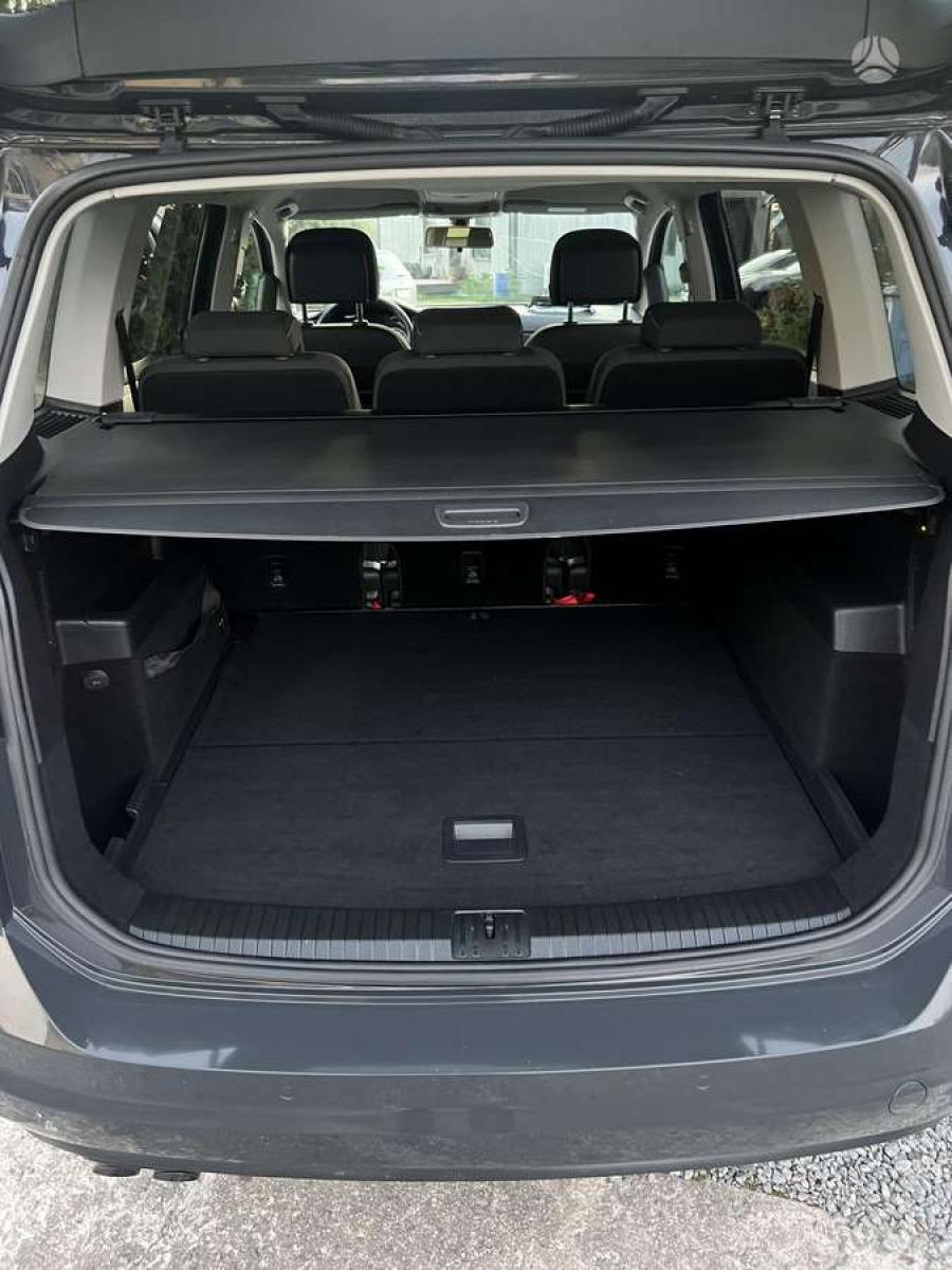 Grey Volkswagen Touran 2018 in Kaunas, with an engine capacity of 1.97 L and mileage of 172 thousand km for 8250 €, photo 41 on AUTOMOTO.COM.LV