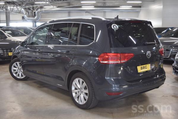 Pelēks Volkswagen Touran 2018 Rīga, ar dzinēja tilpumu 1.60 L un nobraukumu 260 tūkst. km par 13500 €, foto 3 vietnē AUTOMOTO.COM.LV