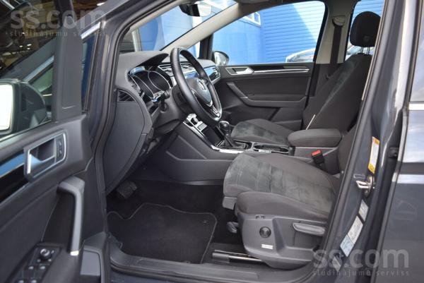 Pelēks Volkswagen Touran 2018 Rīga, ar dzinēja tilpumu 1.60 L un nobraukumu 260 tūkst. km par 13500 €, foto 4 vietnē AUTOMOTO.COM.LV