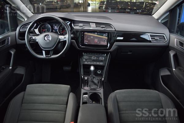 Pelēks Volkswagen Touran 2018 Rīga, ar dzinēja tilpumu 1.60 L un nobraukumu 260 tūkst. km par 13500 €, foto 5 vietnē AUTOMOTO.COM.LV