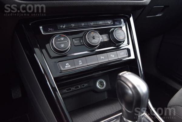 Pelēks Volkswagen Touran 2018 Rīga, ar dzinēja tilpumu 1.60 L un nobraukumu 260 tūkst. km par 13500 €, foto 7 vietnē AUTOMOTO.COM.LV