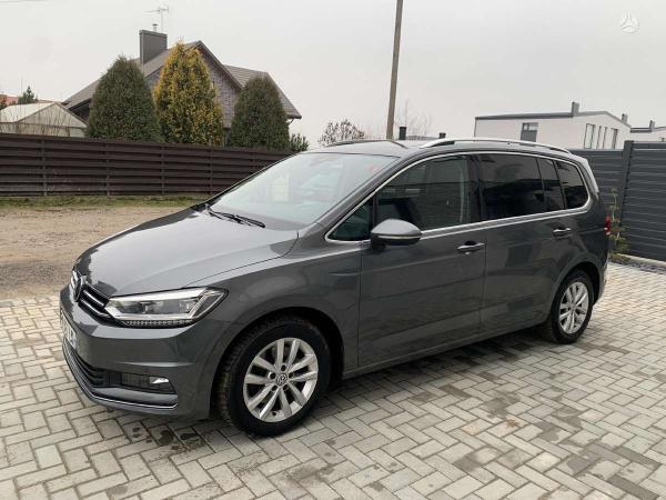 Grey Volkswagen Touran 2019 in Kaunas, with an engine capacity of 1.60 L and mileage of 262 thousand km for 12350 €, photo 6 on AUTOMOTO.COM.LV