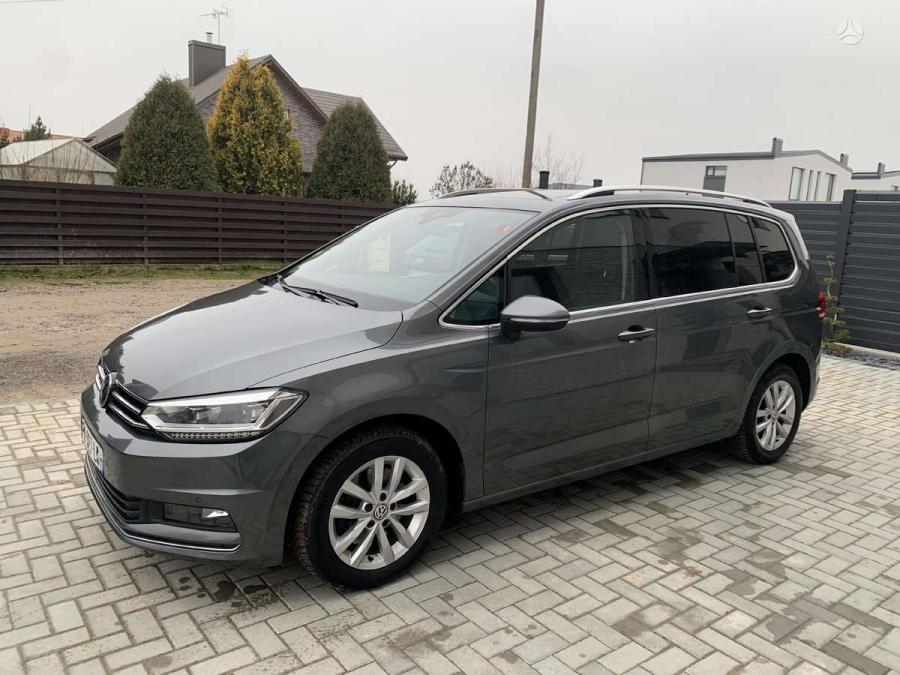 Grey Volkswagen Touran 2019 in Kaunas, with an engine capacity of 1.60 L and mileage of 262 thousand km for 12350 €, photo 6 on AUTOMOTO.COM.LV