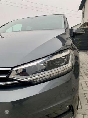Grey Volkswagen Touran 2019 in Kaunas, with an engine capacity of 1.60 L and mileage of 262 thousand km for 12350 €, photo 8 on AUTOMOTO.COM.LV
