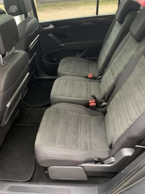 Grey Volkswagen Touran 2019 in Kaunas, with an engine capacity of 1.60 L and mileage of 262 thousand km for 12350 €, photo 12 on AUTOMOTO.COM.LV
