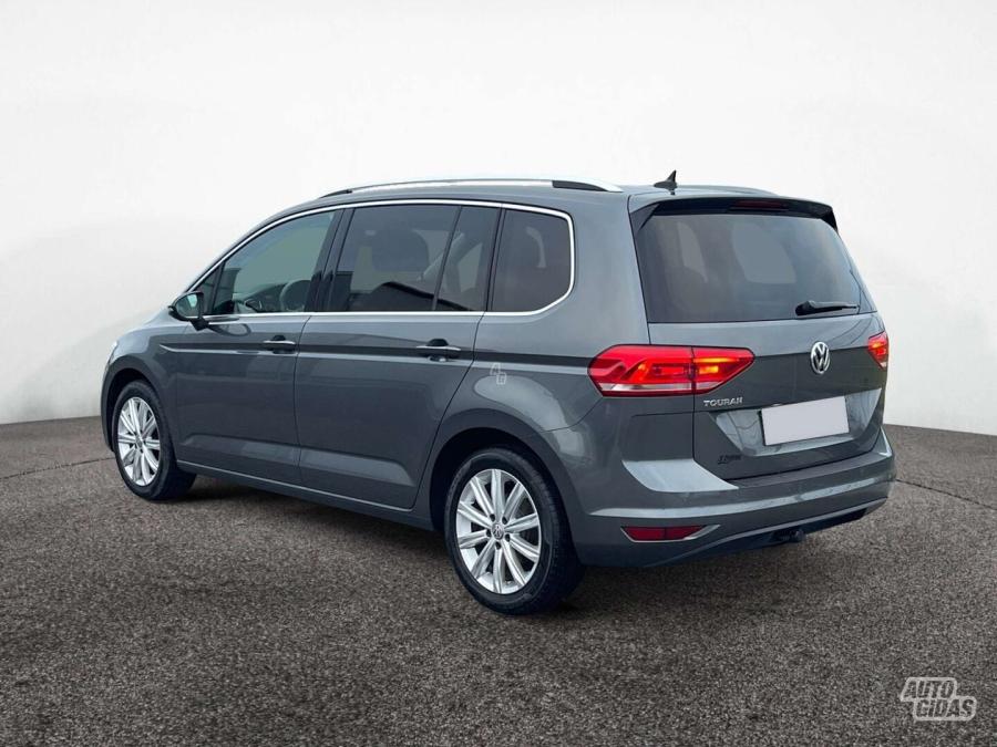 Grey Volkswagen Touran 2019 in Kaunas, with an engine capacity of 1.50 L and mileage of 75 thousand km for 25433 €, photo 4 on AUTOMOTO.COM.LV