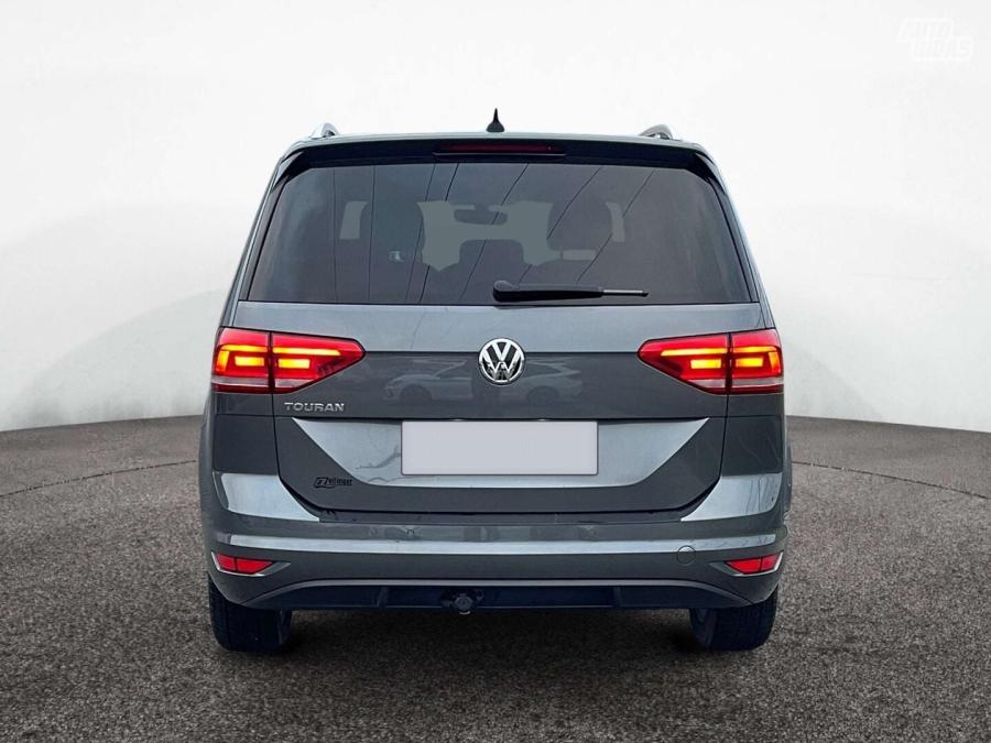Grey Volkswagen Touran 2019 in Kaunas, with an engine capacity of 1.50 L and mileage of 75 thousand km for 25433 €, photo 5 on AUTOMOTO.COM.LV